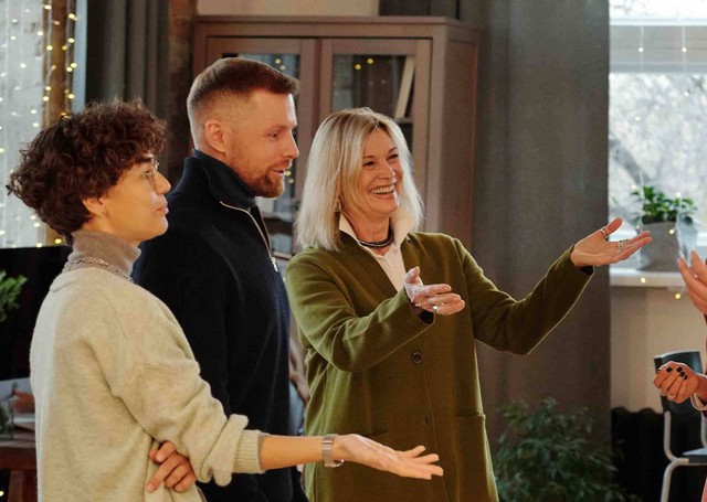 4 Contoh Dialog Bahasa Inggris 3 Orang tentang Hobi | kumparan.com