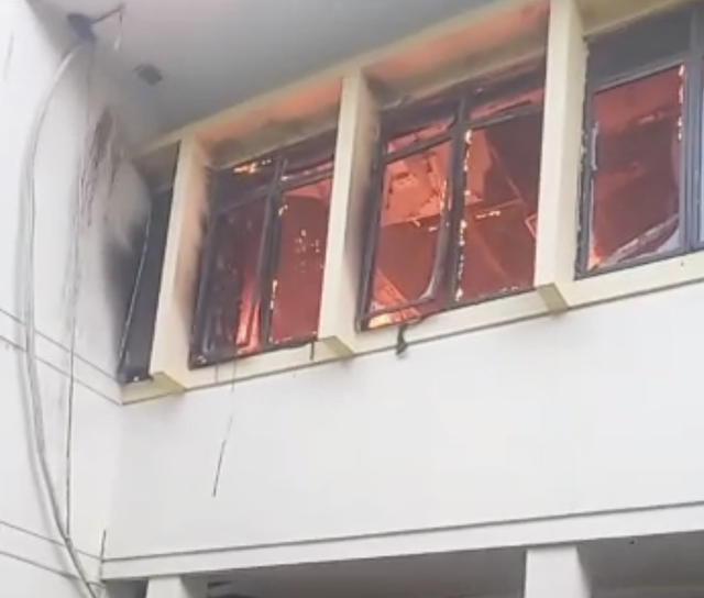 Kebakaran, Kantor Dinas Pendidikan Kabupaten Bekasi Rusak Berat ...