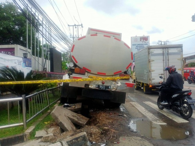 Truk di Balaraja Tangerang Tabrak 6 Pemotor, 3 di Antaranya Tewas | kumparan.com