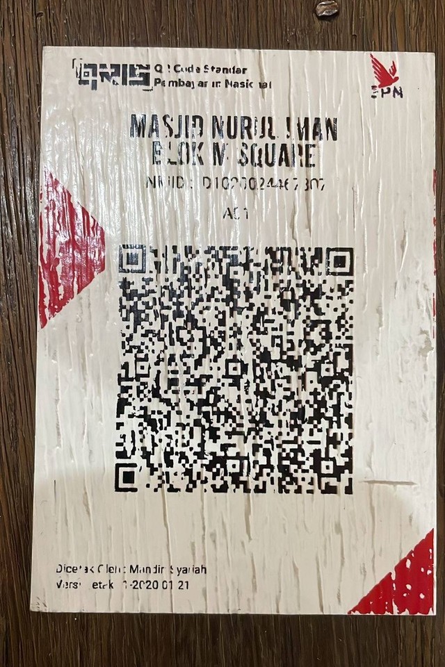 Perhatikan Bedanya QRIS Resmi Masjid di Blok M Square dengan QRIS Palsu ...
