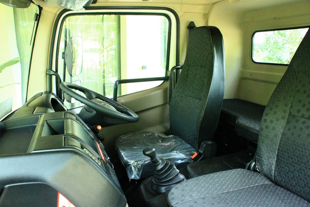 Mengintip Truk Mercedes-Benz Axor Baru yang Ada Tempat Tidurnya ...