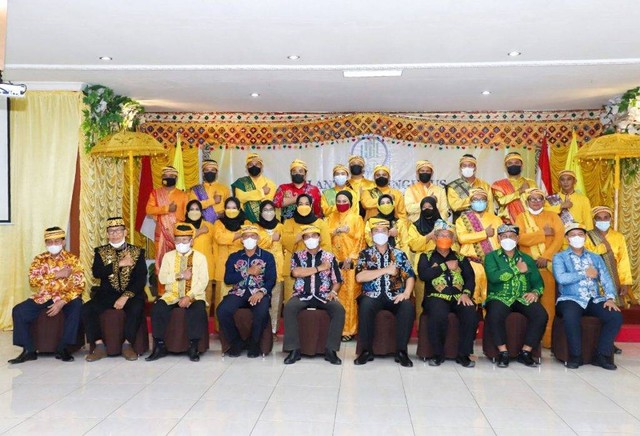 Ciri Khas Suku Bulungan, dari Pakaian hingga Bahasa | kumparan.com