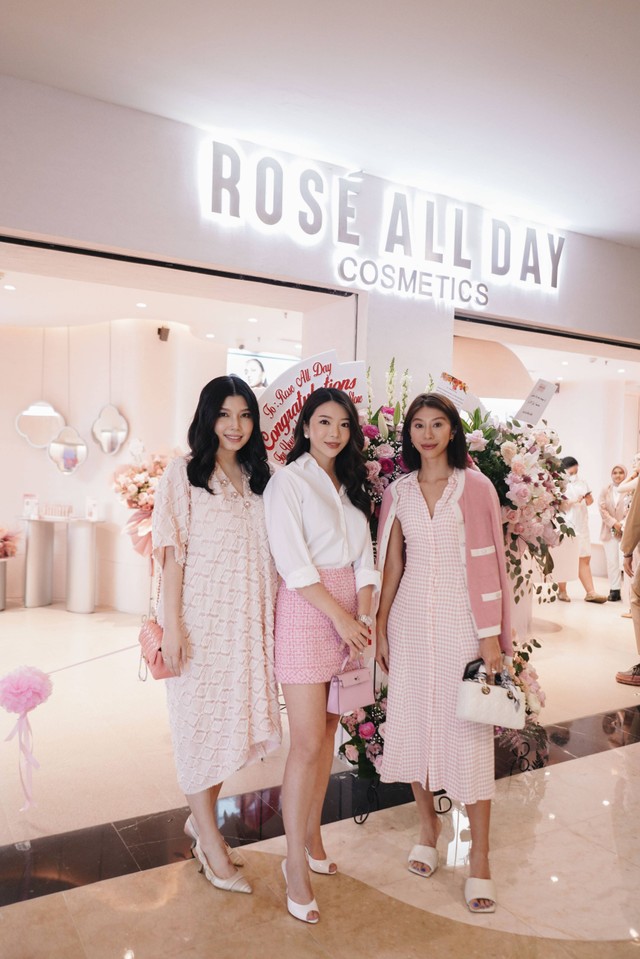 Rosé All Day Buka Flagship Store Pertama di PIM, Ini 3 Faktanya ...