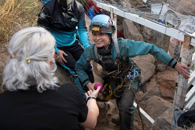 Kisah Perempuan Asal Spanyol Tinggal di Gua Selama 500 Hari | kumparan.com