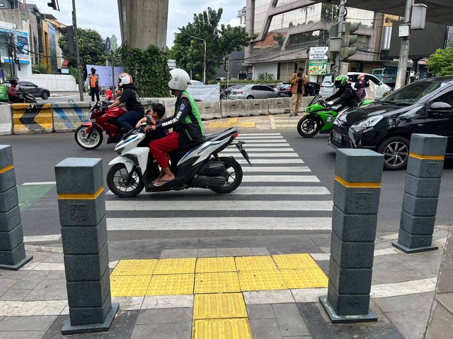 Jalur Sepeda Simpang Santa Jaksel Ditutup, Bike to Work Aksi Tabur ...