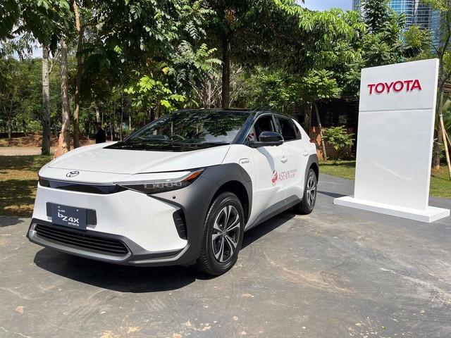 Sebanyak 65 Unit Toyota bZ4X Siap Bertugas di KTT ASEAN ke-42 | kumparan.com