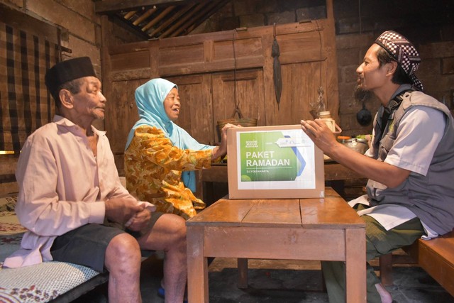 IZI DIY dan Rohis Lintasarta Salurkan Paket Ramadan | kumparan.com