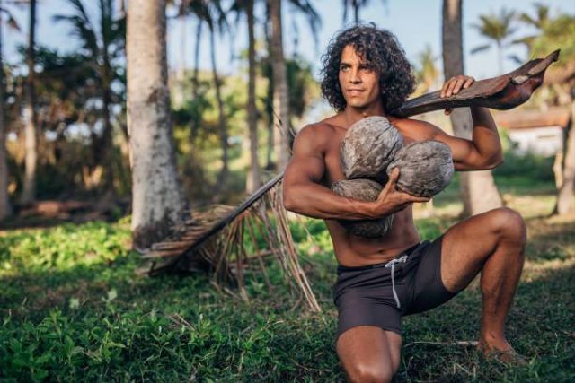 Siapa Nama Musuh Tarzan yang Memburu Gorila? | kumparan.com