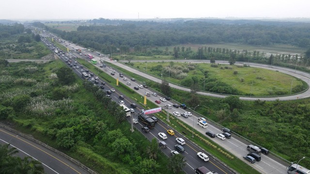 One Way Diberlakukan dari KM 414 Kalikangkung-KM 70 Cikatama Pukul 14.00 WIB | kumparan.com