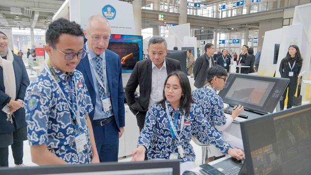 Siswa SMK Raden Umar Said (RUS) Kudus Jaring Mitra di Hannover Messe ...
