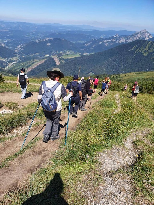 Mendaki Gunung Lewati Lembah ke Puncak Velky Krian di Slowakia ...