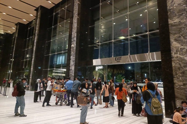 Lift Macet di Pakuwon Tower Berhasil Dibuka, 11 Korban Selamat ...