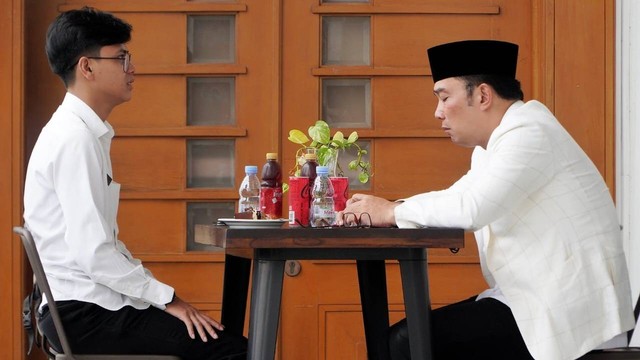 Cari Solusi, Ridwan Kamil Temui Guru ASN yang Diintimidasi Usai Lapor ... Cari Solusi, Ridwan Kamil Temui Guru ASN yang Diintimidasi Usai Lapor ...