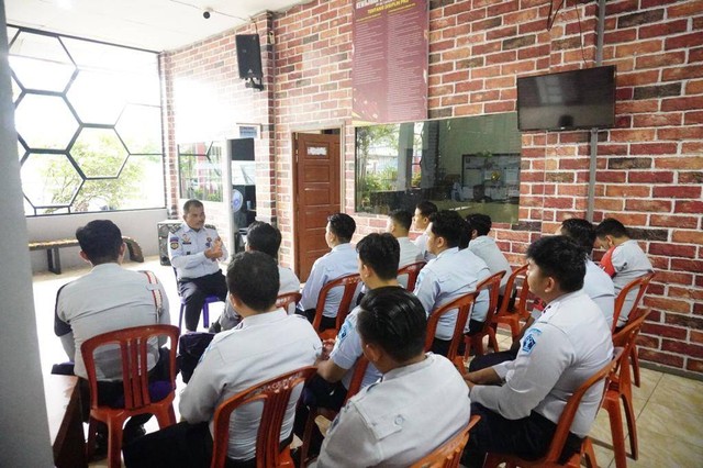 Briefing Bulanan - Perkuat Regu Pengamanan Lapas Narkotika Karang Intan ... Briefing Bulanan - Perkuat Regu Pengamanan Lapas Narkotika Karang Intan ...