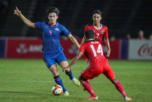 Klarifikasi Bek Thailand, Jonathan Khemdee, soal Lempar Medali Perak ...