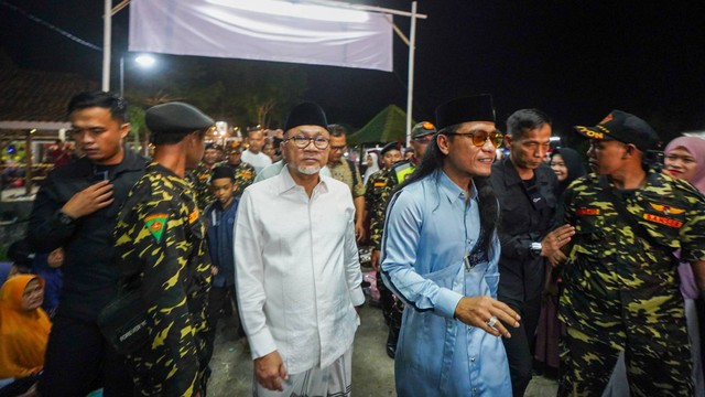 Zulhas Sowan ke Ponpes Gus Miftah di Sleman: Makan Bersama hingga Ikut ...