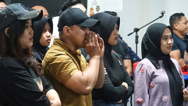 Foto: Lomba Angkat Besi dan Panco di Palembang | kumparan.com