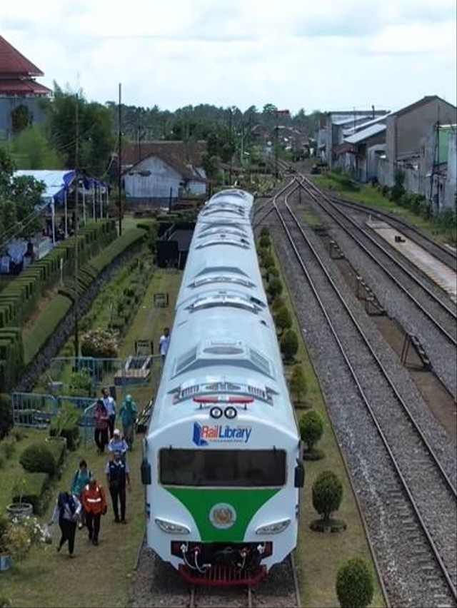 Uniknya Rail Library, Perpustakaan di Atas Kereta Api yang Koleksi ...