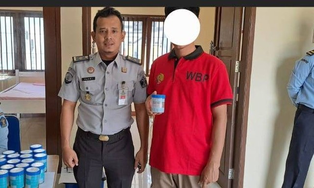 Pegawai Lapas Mamasa Dites Urine Narkoba Tim Satopspatnal Kemenkumham ... Pegawai Lapas Mamasa Dites Urine Narkoba Tim Satopspatnal Kemenkumham ...