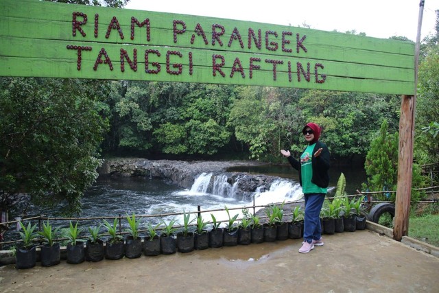 Lismaryani Menjajal Arung Jeram di Riam Parangkek | kumparan.com
