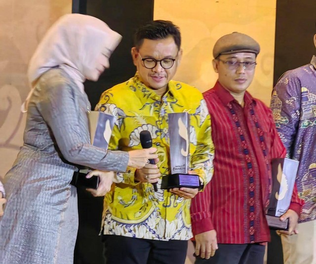 Ace Hasan Syadzili Terima Anugerah Figur Teladan di Bidang Sosial dan ...