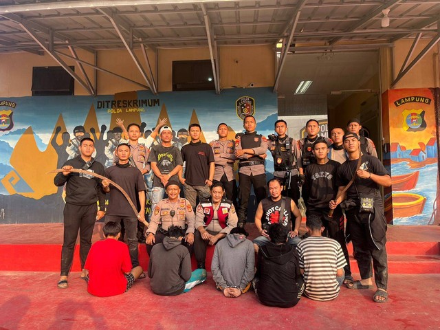 Polda Lampung Kembali Amankan 5 Anggota Geng Motor Bersajam yang Resahkan Warga | kumparan.com