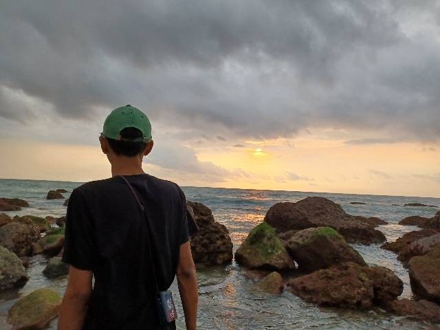 Menyendiri Untuk Mencari Ketenangan | kumparan.com
