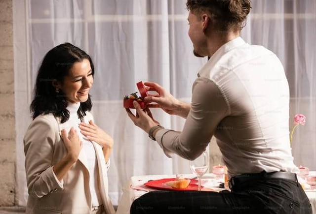 3 Puisi buat Pacar LDR Bahasa Inggris dengan Nuansa Romantis | kumparan.com