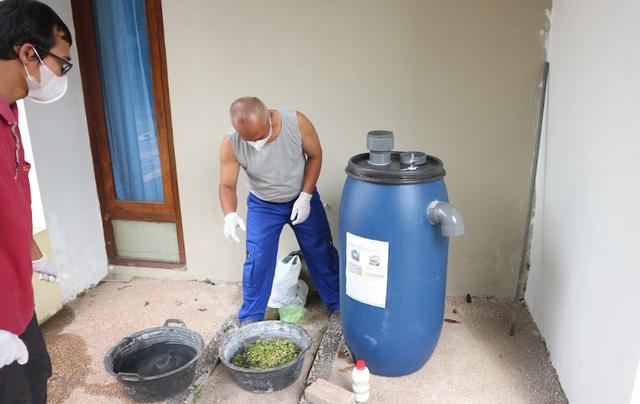 Inovasi Biodigester Portable Kurangi Limbah Organik di Desa Bangunjiwo ...