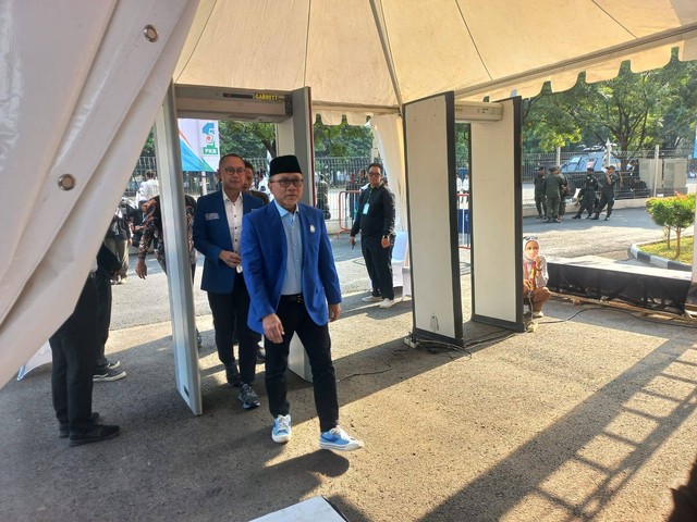 Airlangga dan Zulhas Tiba di Stadion Manahan Hadiri Harlah ke-25 PKB ... Airlangga dan Zulhas Tiba di Stadion Manahan Hadiri Harlah ke-25 PKB ...