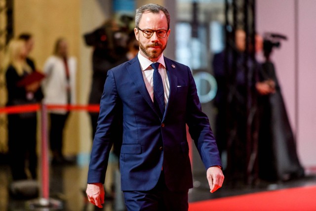 Enam Bulan Cuti Akibat Stres, Menhan Denmark Akhirnya Masuk Kerja ...