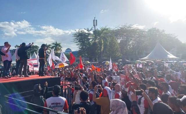 Ribuan Warga Sultra Deklarasi Dukung Ganjar Pranowo Presiden 2024 | kumparan.com