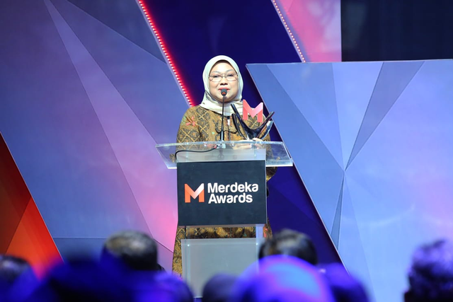 Kemnaker Terima Penghargaan Merdeka Awards 2023 | kumparan.com Kemnaker Terima Penghargaan Merdeka Awards 2023 | kumparan.com