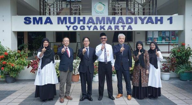 SMILE Project: SMA Muhammadiyah 1 Yogyakarta dengan Chou University ...