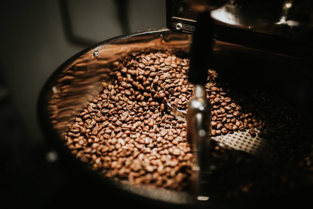 4 Cara Membuat Luluran dari Kopi yang Mencerahkan | kumparan.com