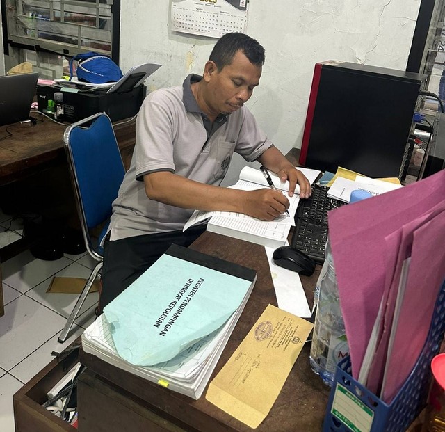 Petugas Registrasi BKA Bapas Semarang Lakukan Registrasi Litmas dengan ...