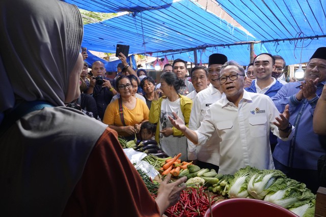 Mendag Zulhas Tinjau Pasar Palapa di Riau Pastikan Harga Bapok Stabil ... Mendag Zulhas Tinjau Pasar Palapa di Riau Pastikan Harga Bapok Stabil ...