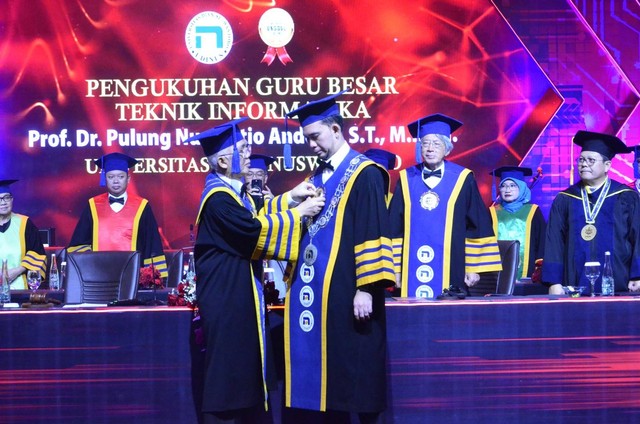 Udinus Resmi Miliki Profesor Di Bidang Teknik Informatika Termuda di Jawa Tengah | kumparan.com