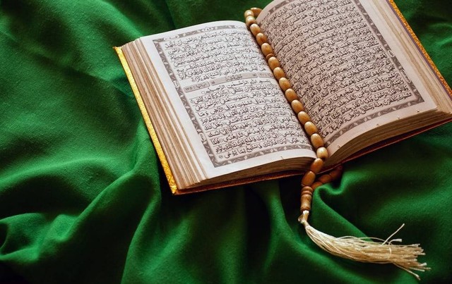 7 Cara Berzikir Sesuai dengan Ketentuan Adab Ajaran Islam | kumparan.com