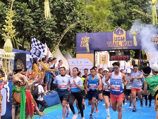 1.150 Pelari dari Berbagai Negara Rasakan Sensasi Lari di Kawasan Gunung Merapi | kumparan.com