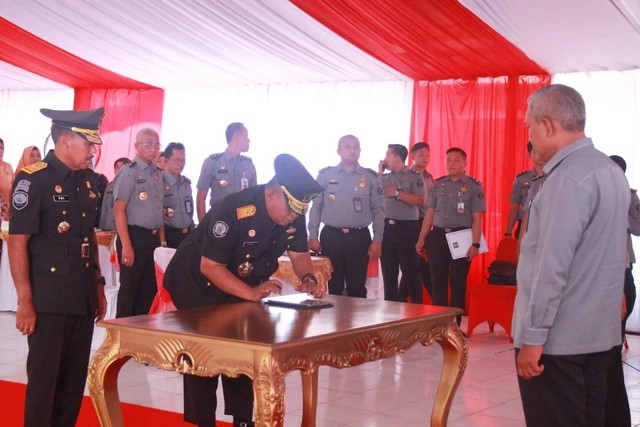 Pimpin Sertijab Kepala Lapas Kelas I Semarang, Kakanwil Sampaikan Beberapa Pesan | kumparan.com