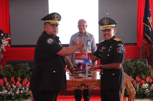 Pimpin Sertijab Kepala Lapas Kelas I Semarang, Kakanwil Sampaikan Pesan Penting | kumparan.com