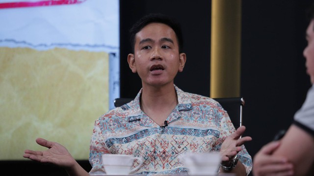 Gaya Santai Gibran 17 Prioritas Pembangunan Solo Mirip Program Prabowo | kumparan.com