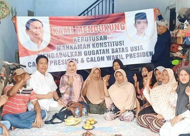 Sambut Putusan MK soal Usia Capres-Cawapres, Aliansi Masyarakat Cirebon Syukuran | kumparan.com