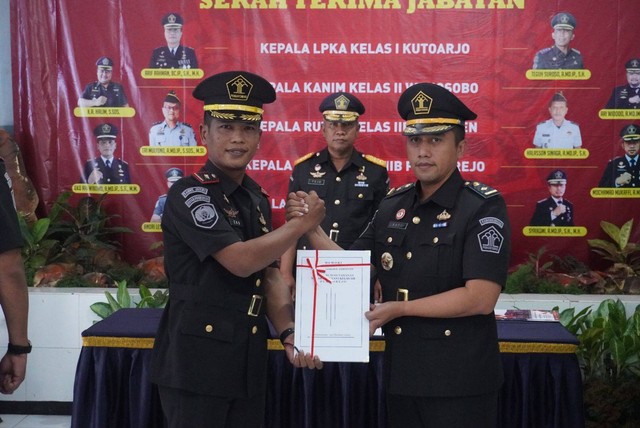 Kakanwil Kemenkumham Jateng Pimpin Sertijab | kumparan.com