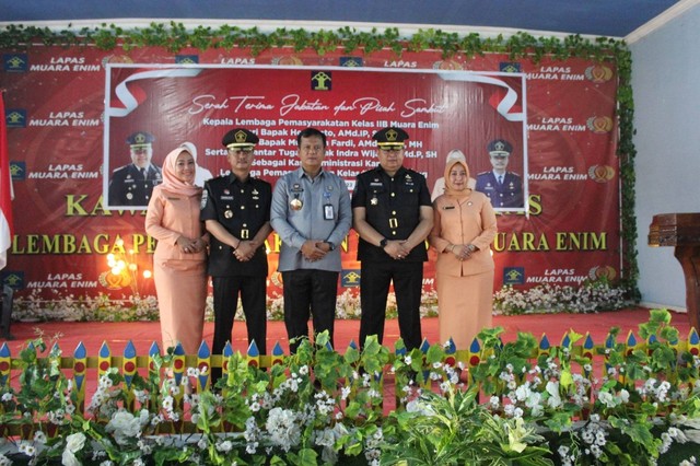 Sertijab dan Pisah Sambut Kepala Lapas Muara Enim diselimuti Suasana Haru | kumparan.com