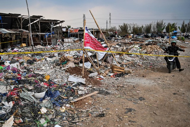 Jenazah Bayi Terbungkus Kresek Ditemukan di Tempat Pengolahan Sampah di Sidoarjo | kumparan.com