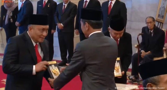 Jokowi Resmi Beri Gelar Pahlawan Nasional bagi Tokoh Lampung KH Ahmad ...