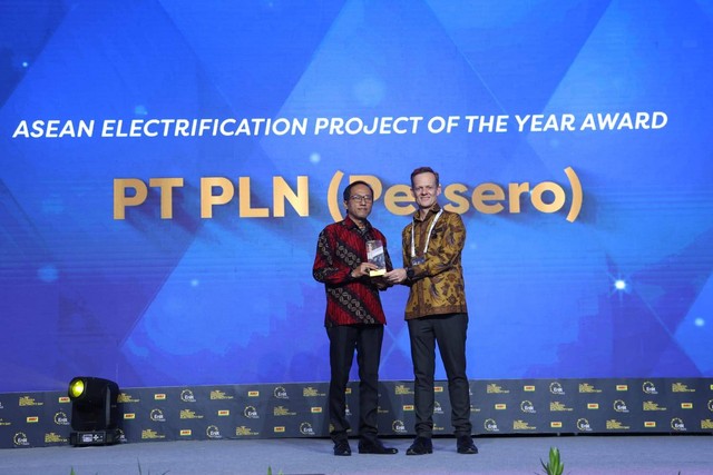 PLN Kalbar Sabet Penghargaan di Ajang Bergengsi Enlit Asia 2023 ...