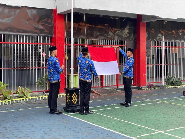 Peringati HUT KORPRI Ke-52, Lapas Kendal Gelar Upacara Bendera | kumparan.com